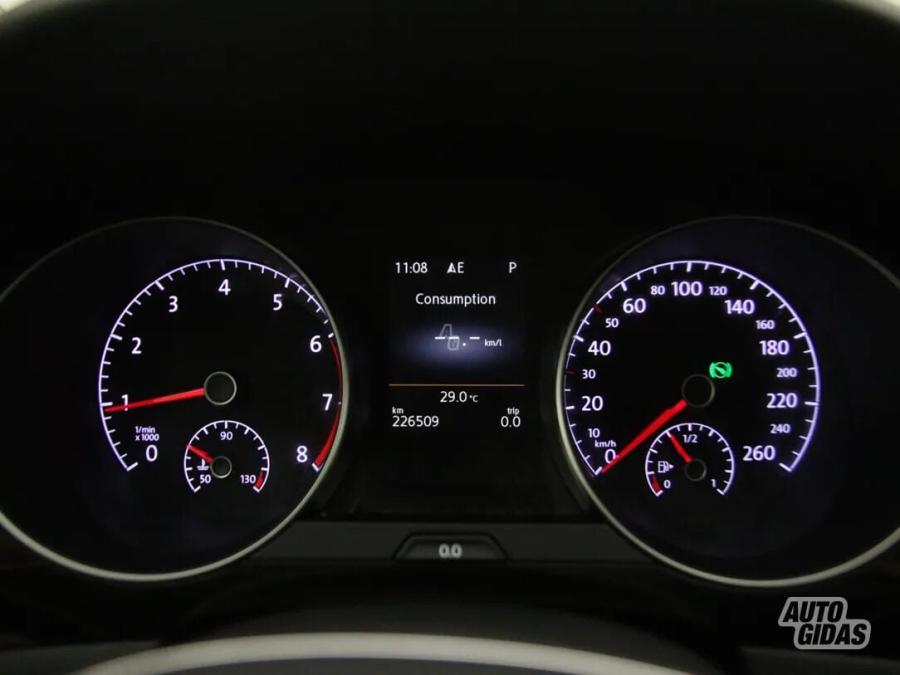 Grey Volkswagen Golf Sportsvan 2016 in Vilnius, with an engine capacity of 1.40 L and mileage of 227 thousand km for 9699 €, photo 20 on AUTOMOTO.COM.LV
