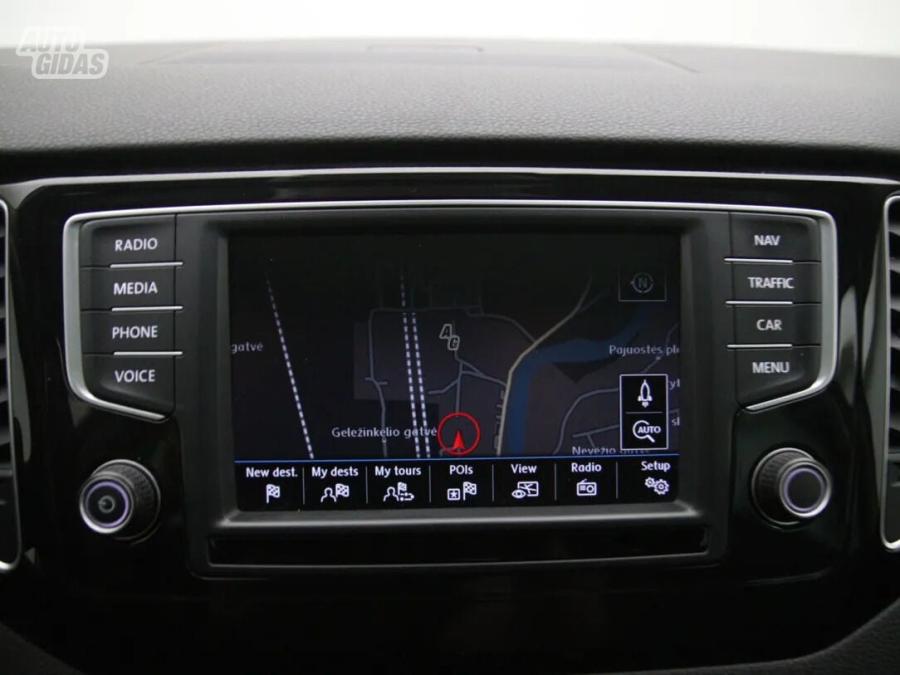 Grey Volkswagen Golf Sportsvan 2016 in Vilnius, with an engine capacity of 1.40 L and mileage of 227 thousand km for 9699 €, photo 25 on AUTOMOTO.COM.LV