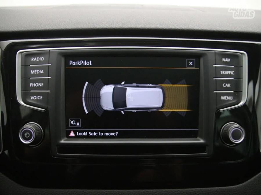 Grey Volkswagen Golf Sportsvan 2016 in Vilnius, with an engine capacity of 1.40 L and mileage of 227 thousand km for 9699 €, photo 26 on AUTOMOTO.COM.LV