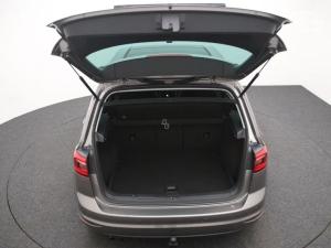 Grey Volkswagen Golf Sportsvan 2016 in Vilnius, with an engine capacity of 1.40 L and mileage of 227 thousand km for 9699 €, photo 36 on AUTOMOTO.COM.LV