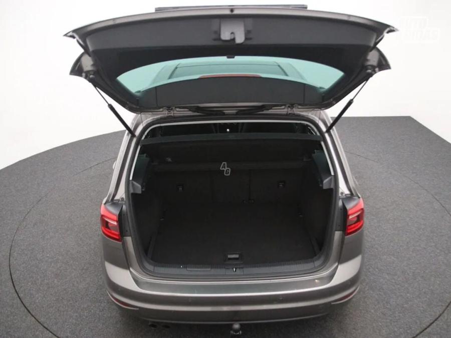 Grey Volkswagen Golf Sportsvan 2016 in Vilnius, with an engine capacity of 1.40 L and mileage of 227 thousand km for 9699 €, photo 36 on AUTOMOTO.COM.LV