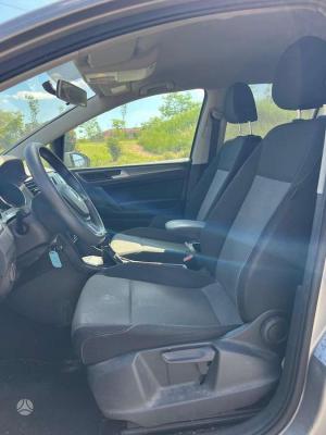 Grey Volkswagen Golf Sportsvan 2016 in Siauliai, with an engine capacity of 1.60 L and mileage of 250 thousand km for 4950 €, photo 11 on AUTOMOTO.COM.LV