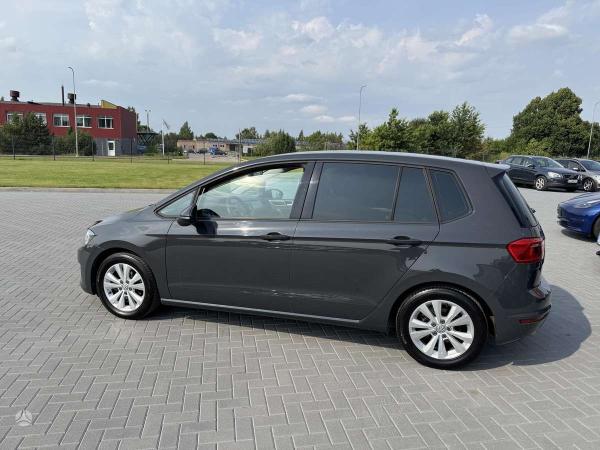 Grey Volkswagen Golf Sportsvan 2016 in Telschi, with an engine capacity of 1.60 L and mileage of 213 thousand km for 7999 €, photo 3 on AUTOMOTO.COM.LV