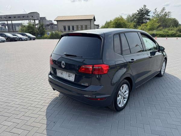 Grey Volkswagen Golf Sportsvan 2016 in Telschi, with an engine capacity of 1.60 L and mileage of 213 thousand km for 7999 €, photo 6 on AUTOMOTO.COM.LV