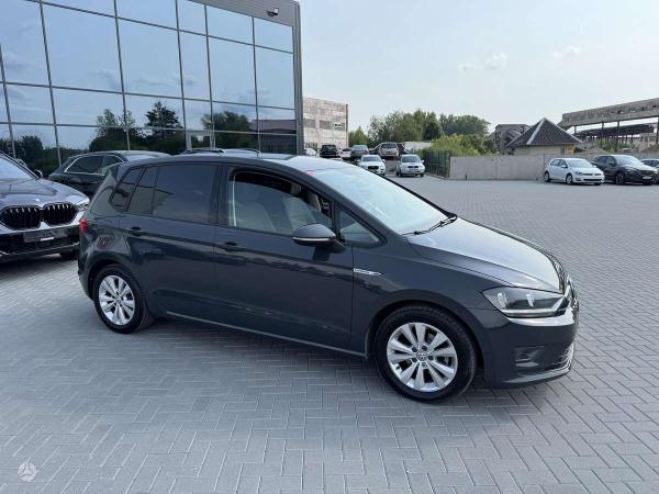 Grey Volkswagen Golf Sportsvan 2016 in Telschi, with an engine capacity of 1.60 L and mileage of 213 thousand km for 7999 €, photo 8 on AUTOMOTO.COM.LV