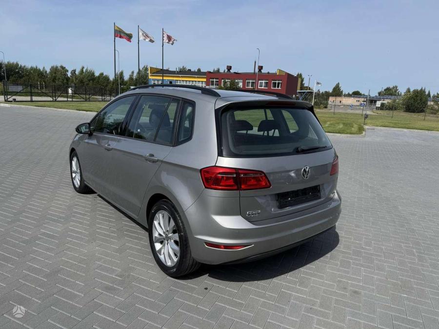 Pelēks Volkswagen Golf Sportsvan 2016 Telšiai, ar dzinēja tilpumu 1.60 L un nobraukumu 253 tūkst. km par 6700 €, foto 6 vietnē AUTOMOTO.COM.LV