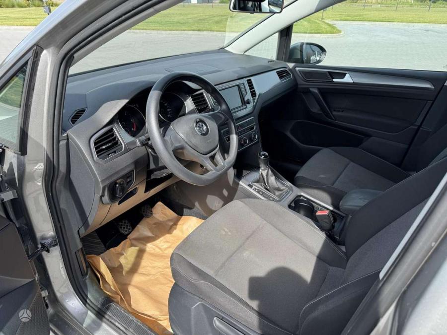 Pelēks Volkswagen Golf Sportsvan 2016 Telšiai, ar dzinēja tilpumu 1.60 L un nobraukumu 253 tūkst. km par 6700 €, foto 14 vietnē AUTOMOTO.COM.LV