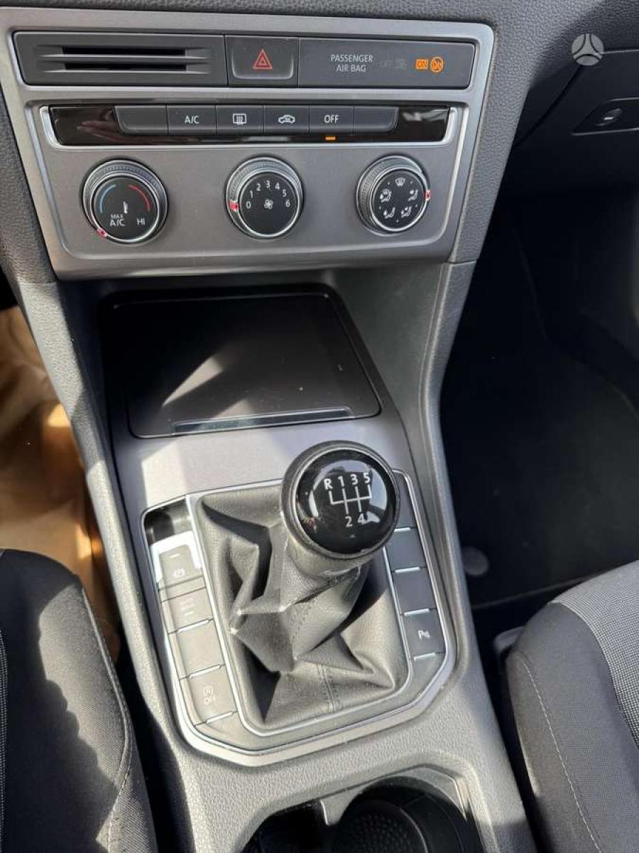 Pelēks Volkswagen Golf Sportsvan 2016 Telšiai, ar dzinēja tilpumu 1.60 L un nobraukumu 253 tūkst. km par 6700 €, foto 25 vietnē AUTOMOTO.COM.LV