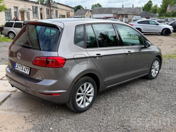 Grey Volkswagen Golf Sportsvan 2015 in Ludza, with an engine capacity of 1.60 L and mileage of 228 thousand km for 7350 €, photo 5 on AUTOMOTO.COM.LV