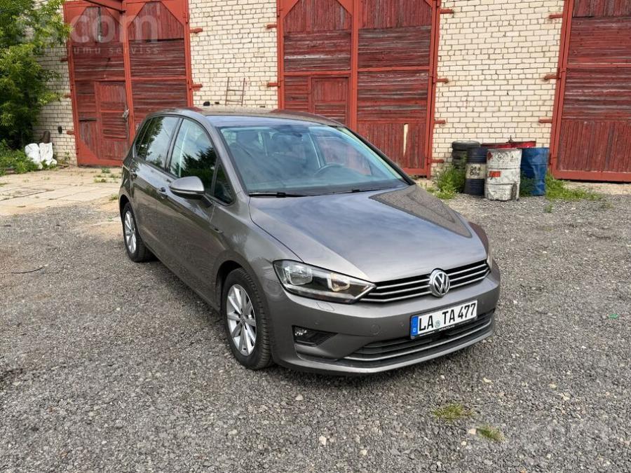Grey Volkswagen Golf Sportsvan 2015 in Ludza, with an engine capacity of 1.60 L and mileage of 228 thousand km for 7450 €, photo 1 on AUTOMOTO.COM.LV
