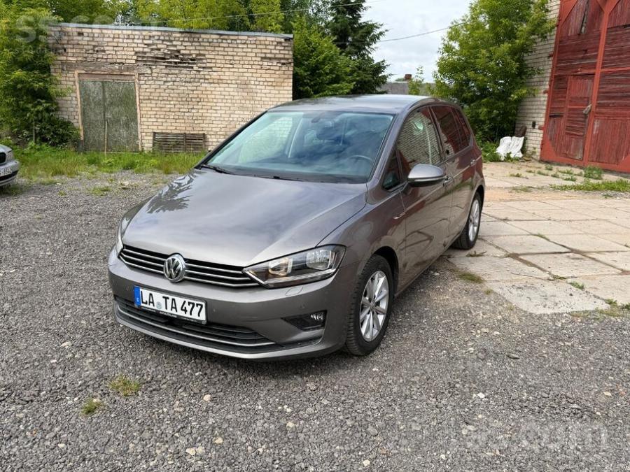 Grey Volkswagen Golf Sportsvan 2015 in Ludza, with an engine capacity of 1.60 L and mileage of 228 thousand km for 7450 €, photo 3 on AUTOMOTO.COM.LV