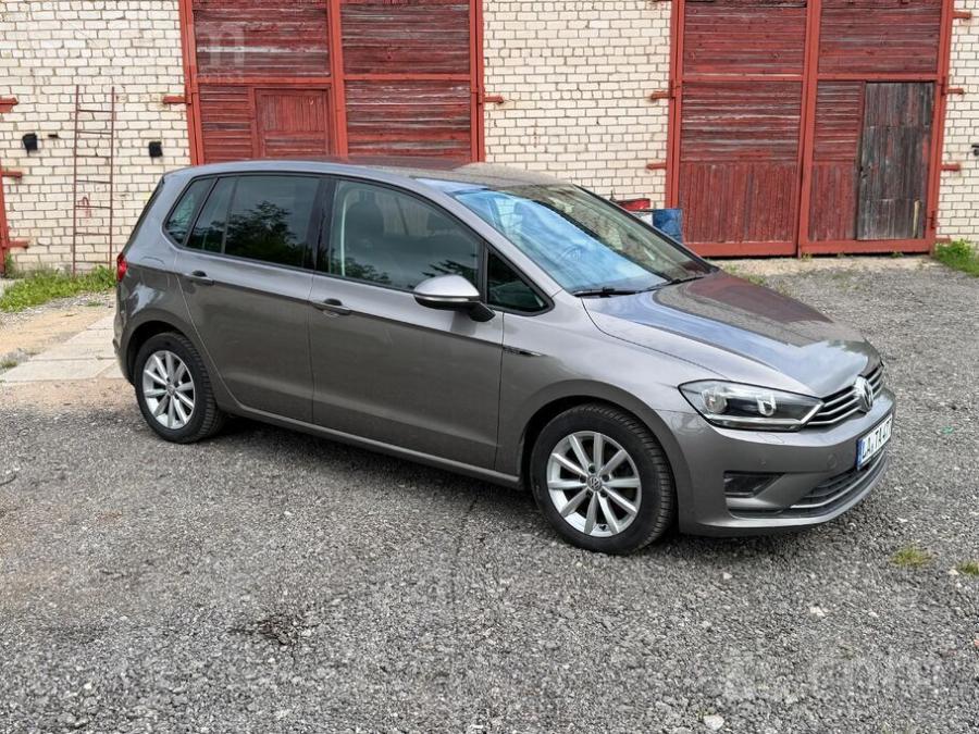 Grey Volkswagen Golf Sportsvan 2015 in Ludza, with an engine capacity of 1.60 L and mileage of 228 thousand km for 7450 €, photo 4 on AUTOMOTO.COM.LV