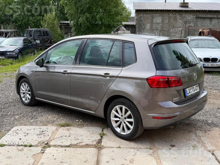 Grey Volkswagen Golf Sportsvan 2015 in Ludza, with an engine capacity of 1.60 L and mileage of 228 thousand km for 7450 €, photo 7 on AUTOMOTO.COM.LV