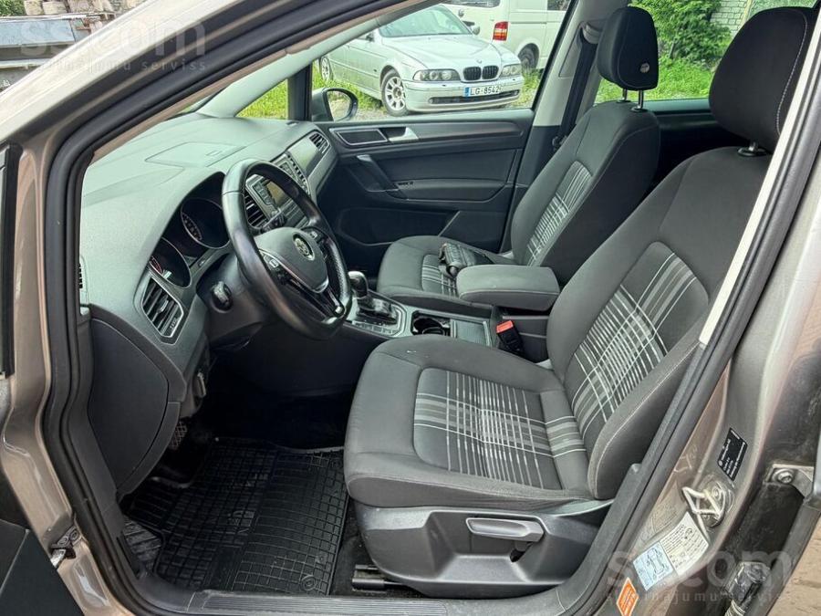 Grey Volkswagen Golf Sportsvan 2015 in Ludza, with an engine capacity of 1.60 L and mileage of 228 thousand km for 7450 €, photo 10 on AUTOMOTO.COM.LV