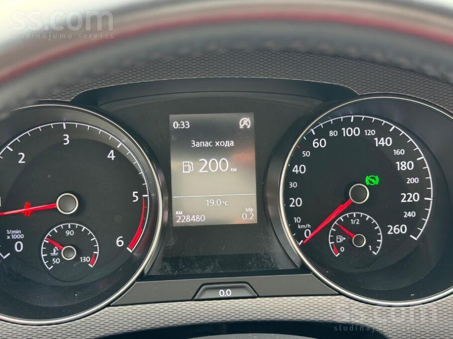 Grey Volkswagen Golf Sportsvan 2015 in Ludza, with an engine capacity of 1.60 L and mileage of 228 thousand km for 7450 €, photo 11 on AUTOMOTO.COM.LV