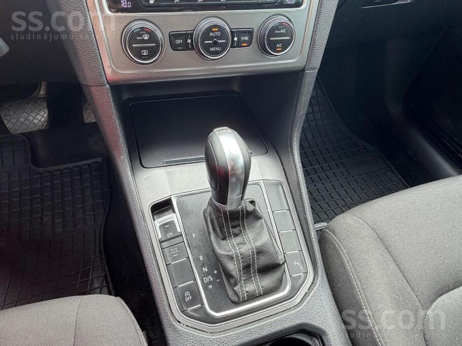 Grey Volkswagen Golf Sportsvan 2015 in Ludza, with an engine capacity of 1.60 L and mileage of 228 thousand km for 7450 €, photo 14 on AUTOMOTO.COM.LV