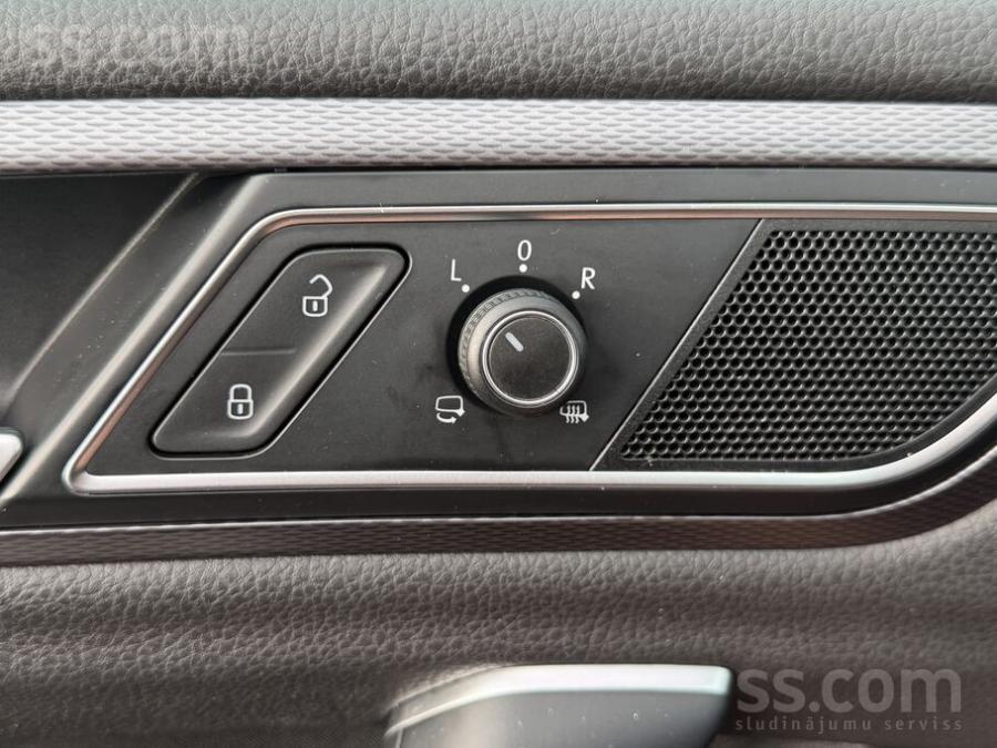 Grey Volkswagen Golf Sportsvan 2015 in Ludza, with an engine capacity of 1.60 L and mileage of 228 thousand km for 7450 €, photo 16 on AUTOMOTO.COM.LV