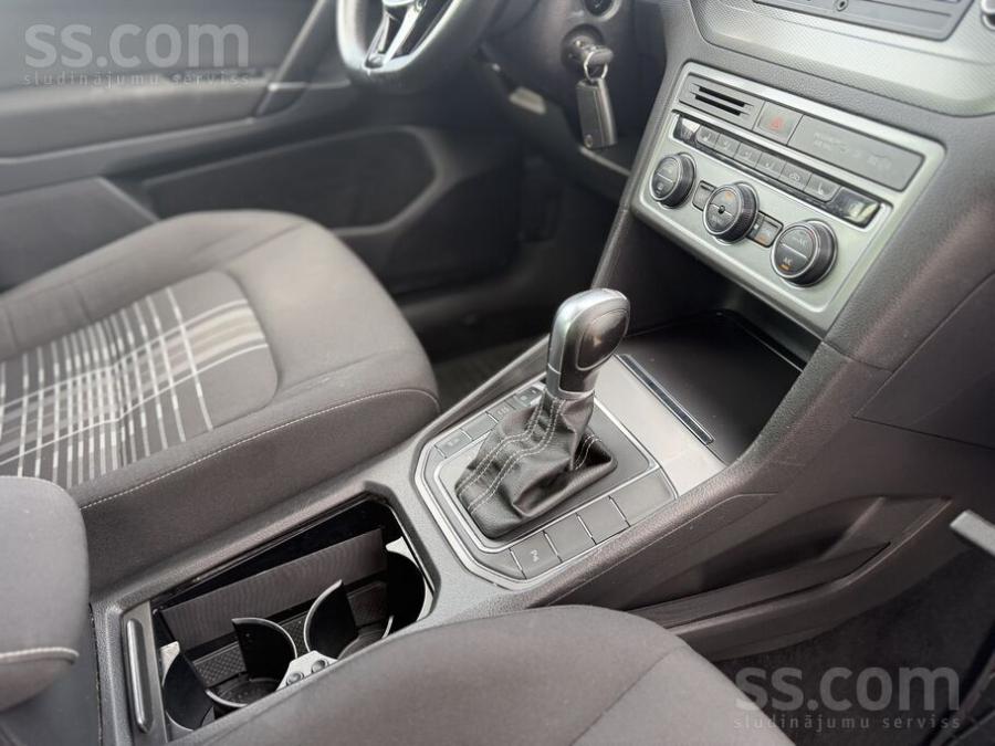 Grey Volkswagen Golf Sportsvan 2015 in Ludza, with an engine capacity of 1.60 L and mileage of 228 thousand km for 7450 €, photo 22 on AUTOMOTO.COM.LV