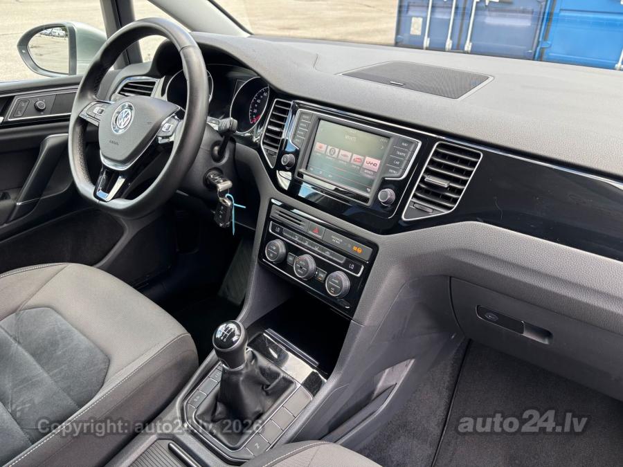 Pelēks Volkswagen Golf Sportsvan 2016 Paide, ar dzinēja tilpumu 2.00 L un nobraukumu 291 tūkst. km par 7990 €, foto 9 vietnē AUTOMOTO.COM.LV