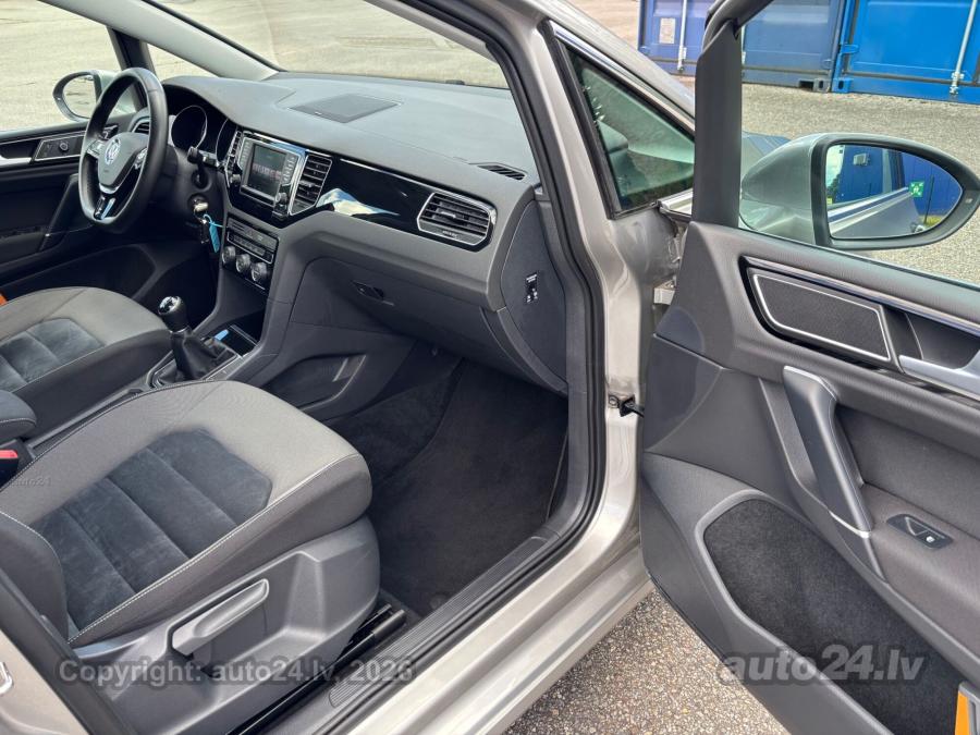 Pelēks Volkswagen Golf Sportsvan 2016 Paide, ar dzinēja tilpumu 2.00 L un nobraukumu 291 tūkst. km par 7990 €, foto 10 vietnē AUTOMOTO.COM.LV