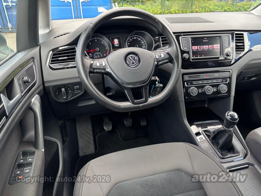 Pelēks Volkswagen Golf Sportsvan 2016 Paide, ar dzinēja tilpumu 2.00 L un nobraukumu 291 tūkst. km par 7990 €, foto 12 vietnē AUTOMOTO.COM.LV