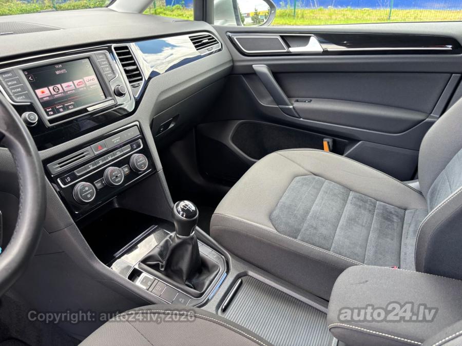 Pelēks Volkswagen Golf Sportsvan 2016 Paide, ar dzinēja tilpumu 2.00 L un nobraukumu 291 tūkst. km par 7990 €, foto 13 vietnē AUTOMOTO.COM.LV