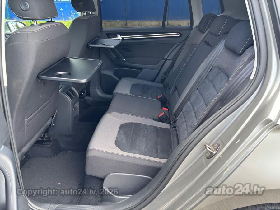 Pelēks Volkswagen Golf Sportsvan 2016 Paide, ar dzinēja tilpumu 2.00 L un nobraukumu 291 tūkst. km par 7990 €, foto 14 vietnē AUTOMOTO.COM.LV