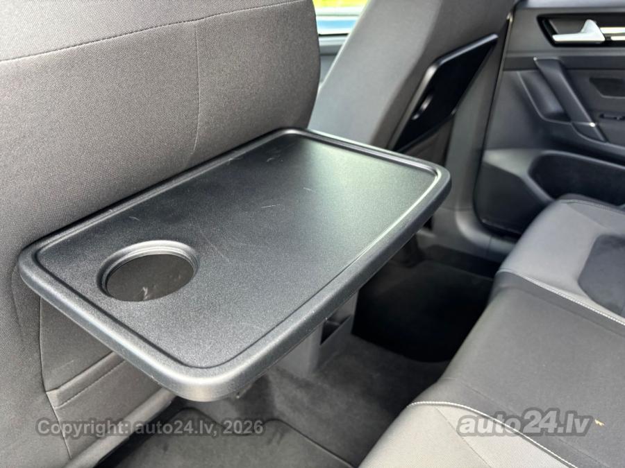 Pelēks Volkswagen Golf Sportsvan 2016 Paide, ar dzinēja tilpumu 2.00 L un nobraukumu 291 tūkst. km par 7990 €, foto 22 vietnē AUTOMOTO.COM.LV