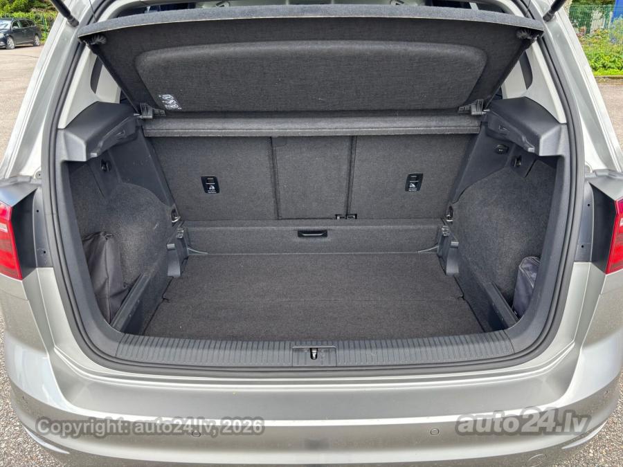 Pelēks Volkswagen Golf Sportsvan 2016 Paide, ar dzinēja tilpumu 2.00 L un nobraukumu 291 tūkst. km par 7990 €, foto 24 vietnē AUTOMOTO.COM.LV