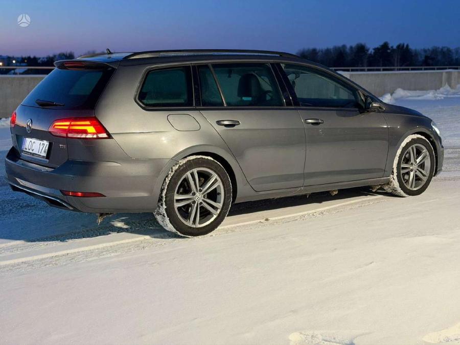 Grey Volkswagen Golf Sportsvan 2017 in Vilnius, with an engine capacity of 1.60 L and mileage of 286 thousand km for 7900 €, photo 4 on AUTOMOTO.COM.LV