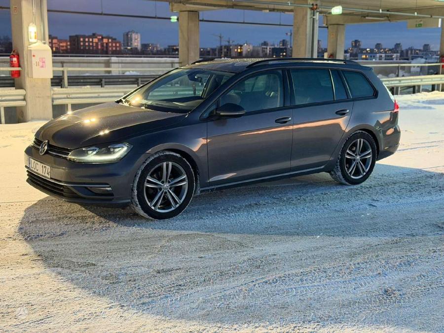 Grey Volkswagen Golf Sportsvan 2017 in Vilnius, with an engine capacity of 1.60 L and mileage of 286 thousand km for 7900 €, photo 5 on AUTOMOTO.COM.LV