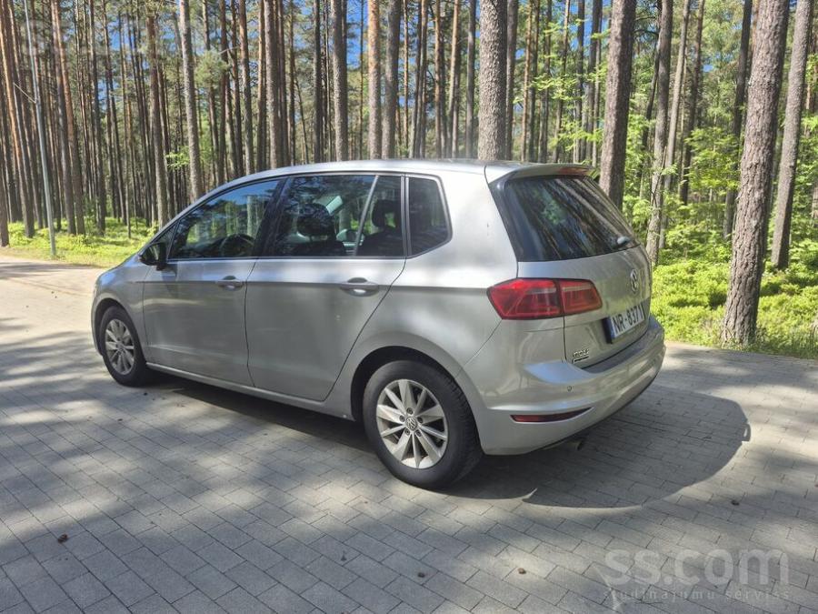Volkswagen Golf Sportsvan 2014 Rīga, ar dzinēja tilpumu 1.60 L un nobraukumu 185 tūkst. km par 8100 €, foto 3 vietnē AUTOMOTO.COM.LV