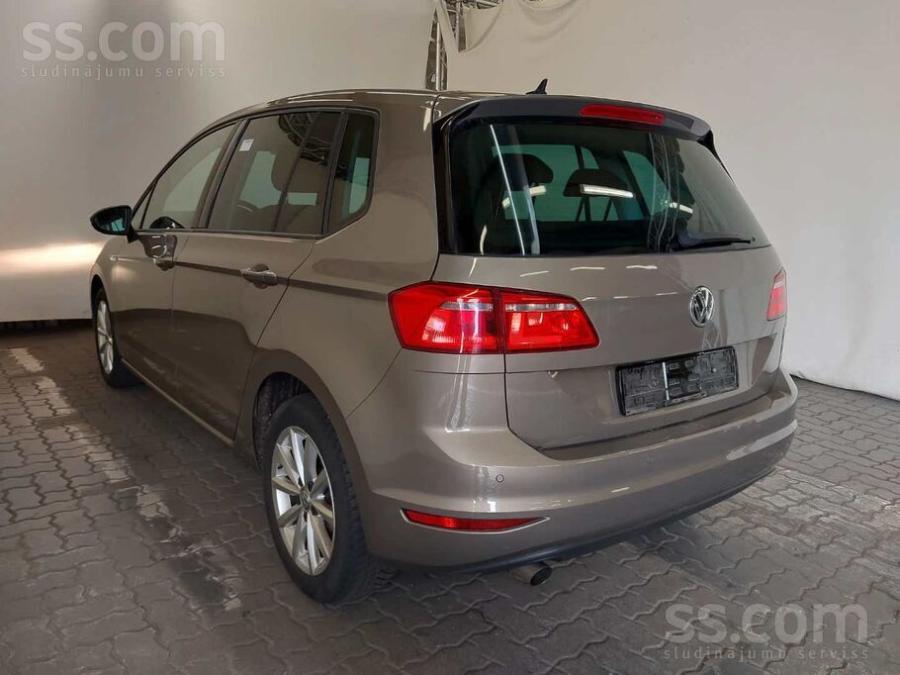 Volkswagen Golf Sportsvan 2015 Cēsis, ar dzinēja tilpumu 1.60 L un nobraukumu 0 tūkst. km par 8300 €, foto 4 vietnē AUTOMOTO.COM.LV