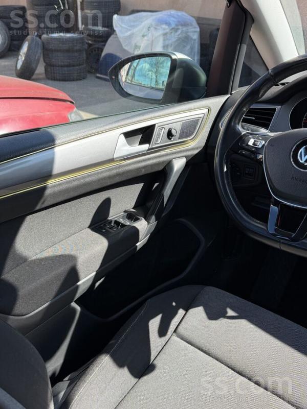 Volkswagen Golf Sportsvan 2015 in Daugavpils, with an engine capacity of 1.60 L and mileage of 244 thousand km for 5500 €, photo 7 on AUTOMOTO.COM.LV
