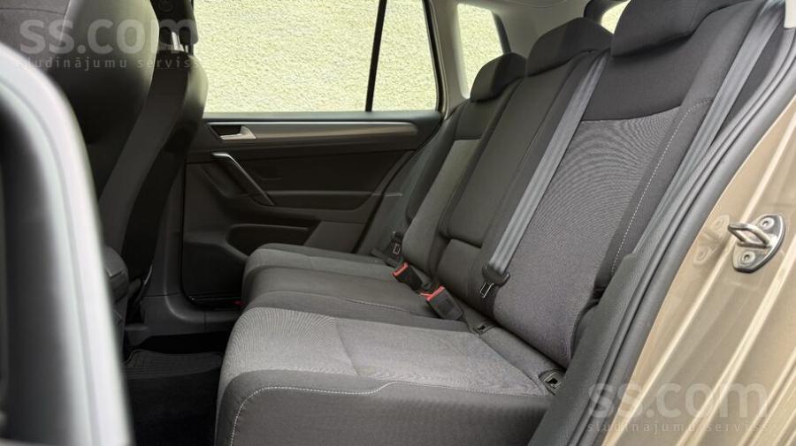 Volkswagen Golf Sportsvan 2014 in Valmiera, with an engine capacity of 1.60 L and mileage of 180 thousand km for 7350 €, photo 6 on AUTOMOTO.COM.LV