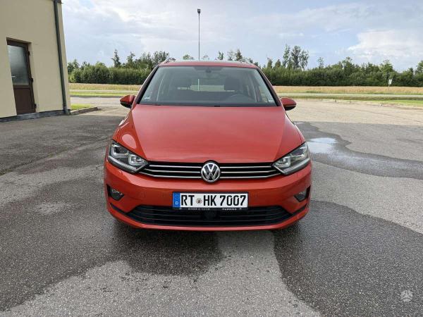 Orange Volkswagen Golf Sportsvan 2015 in Panevezys, with an engine capacity of 1.60 L and mileage of 232 thousand km for 6600 €, photo 2 on AUTOMOTO.COM.LV
