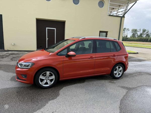 Orange Volkswagen Golf Sportsvan 2015 in Panevezys, with an engine capacity of 1.60 L and mileage of 232 thousand km for 6600 €, photo 4 on AUTOMOTO.COM.LV