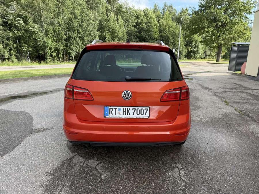 Oranžs Volkswagen Golf Sportsvan 2015 Panevēža, ar dzinēja tilpumu 1.60 L un nobraukumu 232 tūkst. km par 6600 €, foto 10 vietnē AUTOMOTO.COM.LV