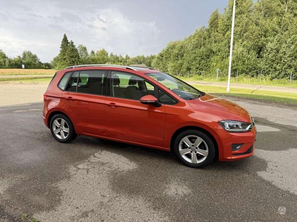 Orange Volkswagen Golf Sportsvan 2015 in Panevezys, with an engine capacity of 1.60 L and mileage of 232 thousand km for 6600 €, photo 10 on AUTOMOTO.COM.LV