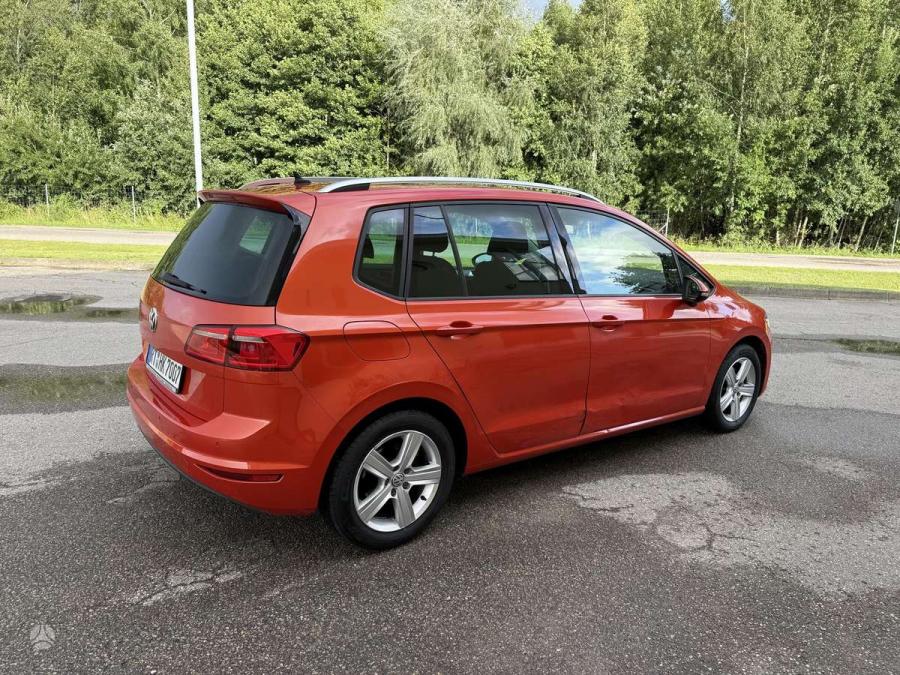 Oranžs Volkswagen Golf Sportsvan 2015 Panevēža, ar dzinēja tilpumu 1.60 L un nobraukumu 232 tūkst. km par 6600 €, foto 12 vietnē AUTOMOTO.COM.LV