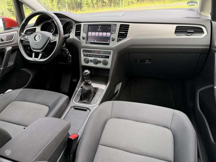 Oranžs Volkswagen Golf Sportsvan 2015 Panevēža, ar dzinēja tilpumu 1.60 L un nobraukumu 232 tūkst. km par 6600 €, foto 22 vietnē AUTOMOTO.COM.LV
