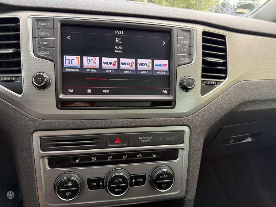 Oranžs Volkswagen Golf Sportsvan 2015 Panevēža, ar dzinēja tilpumu 1.60 L un nobraukumu 232 tūkst. km par 6600 €, foto 24 vietnē AUTOMOTO.COM.LV