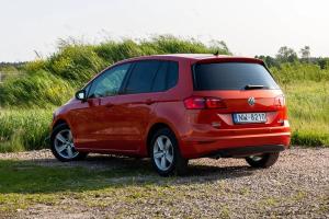Oranžs Volkswagen Golf Sportsvan 2014 Rīga, ar dzinēja tilpumu 1.60 L un nobraukumu 209 tūkst. km par 8995 €, foto 3 vietnē AUTOMOTO.COM.LV