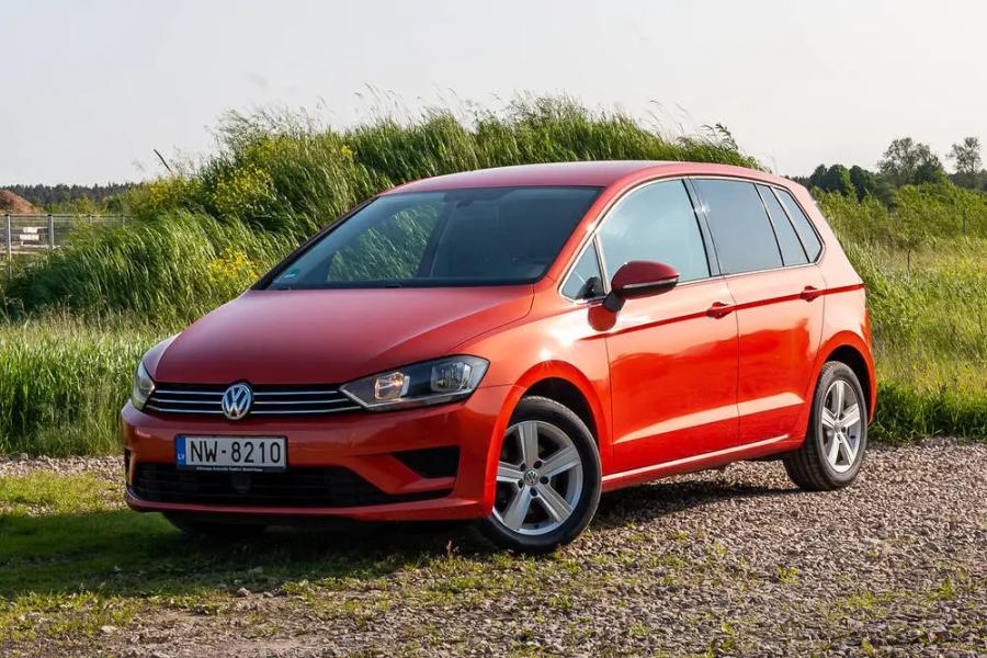 Oranžs Volkswagen Golf Sportsvan 2014 Rīga, ar dzinēja tilpumu 1.60 L un nobraukumu 209 tūkst. km par 8995 €, foto 4 vietnē AUTOMOTO.COM.LV