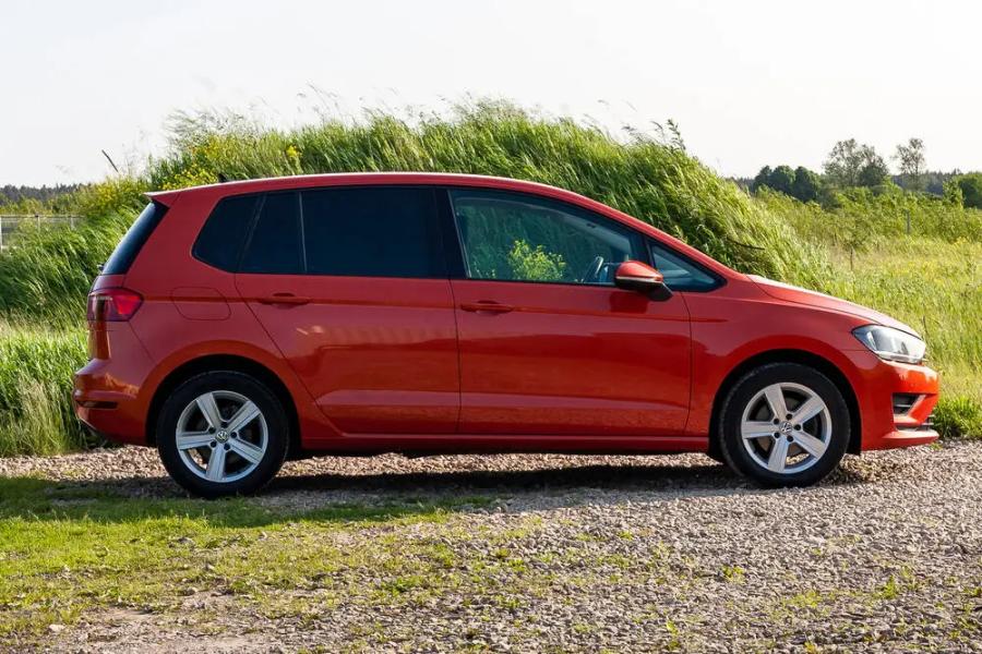 Oranžs Volkswagen Golf Sportsvan 2014 Rīga, ar dzinēja tilpumu 1.60 L un nobraukumu 209 tūkst. km par 8995 €, foto 9 vietnē AUTOMOTO.COM.LV