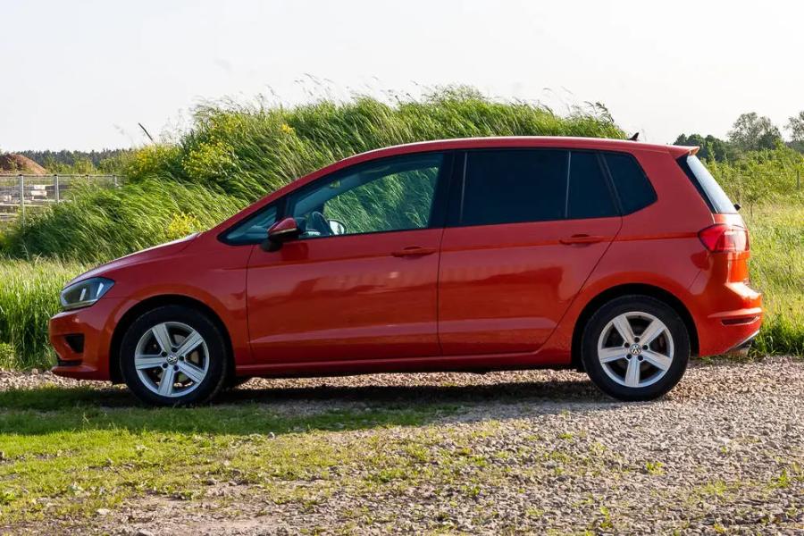 Oranžs Volkswagen Golf Sportsvan 2014 Rīga, ar dzinēja tilpumu 1.60 L un nobraukumu 209 tūkst. km par 8995 €, foto 10 vietnē AUTOMOTO.COM.LV