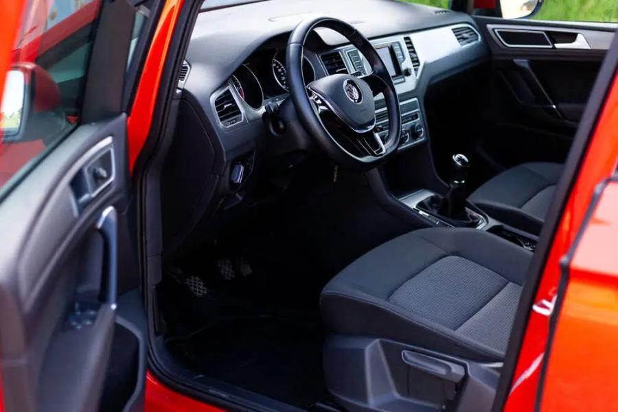 Oranžs Volkswagen Golf Sportsvan 2014 Rīga, ar dzinēja tilpumu 1.60 L un nobraukumu 209 tūkst. km par 8995 €, foto 16 vietnē AUTOMOTO.COM.LV