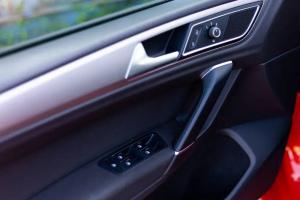 Oranžs Volkswagen Golf Sportsvan 2014 Rīga, ar dzinēja tilpumu 1.60 L un nobraukumu 209 tūkst. km par 8995 €, foto 17 vietnē AUTOMOTO.COM.LV