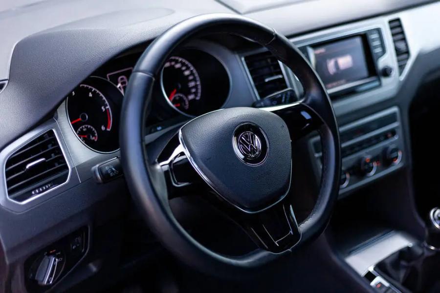 Oranžs Volkswagen Golf Sportsvan 2014 Rīga, ar dzinēja tilpumu 1.60 L un nobraukumu 209 tūkst. km par 8995 €, foto 19 vietnē AUTOMOTO.COM.LV