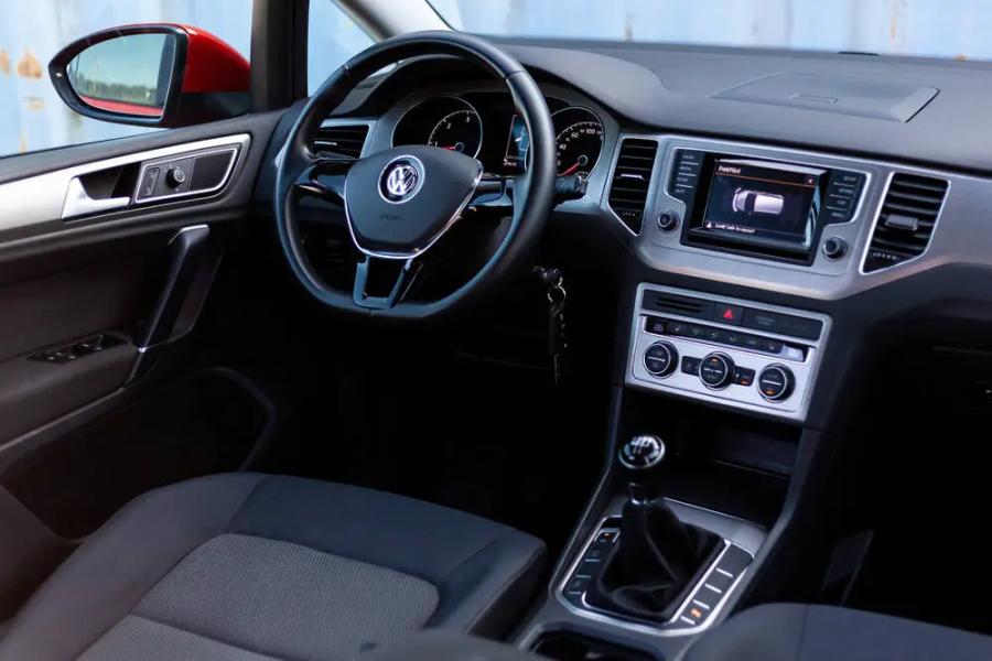 Oranžs Volkswagen Golf Sportsvan 2014 Rīga, ar dzinēja tilpumu 1.60 L un nobraukumu 209 tūkst. km par 8995 €, foto 26 vietnē AUTOMOTO.COM.LV